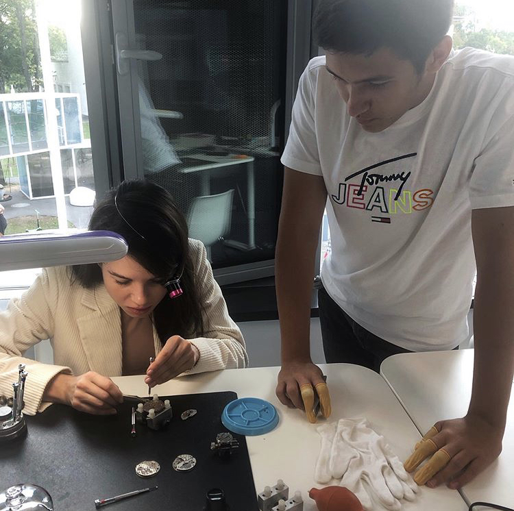 Index of /articles/watchschool/